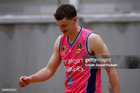 Buzzer Beating 3 Pointer Photos And Premium High Res Pictures Getty