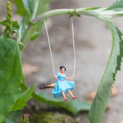 Le Street Art Miniature De Slinkachu Swimming Public And Street Art