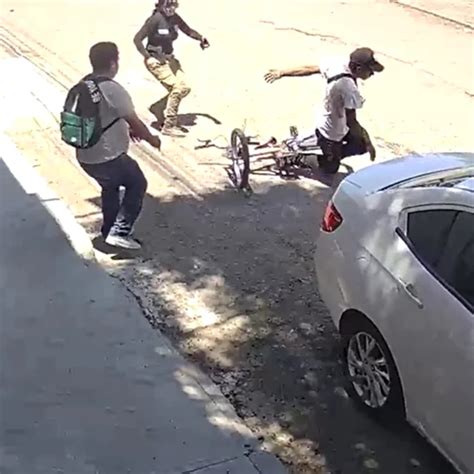 Sujetos Roban Y Encañonan A Motociclista En Ecatepec Hampones Portaban