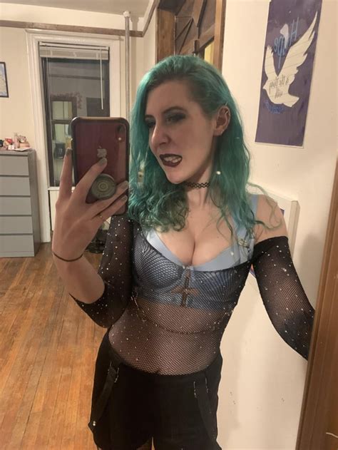 Sexy Lip Bite R Slut