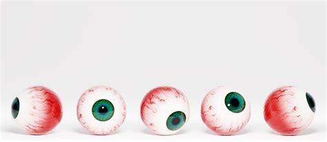 녹색 홍채 3d 렌더링과 현실적인 인간의 눈알 흰색 배경에 인간의 눈알 3d 그림 시력에 대한 스톡 사진 및 기타 이미지