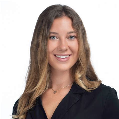 Madison Gentry Grand Haven Mi Real Estate Associate Remax Lakeshore