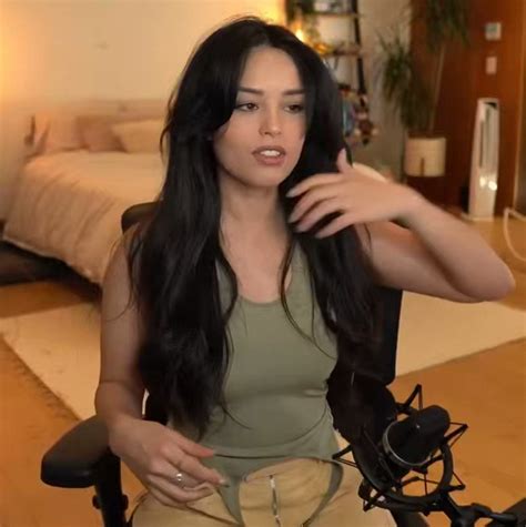 OTVL0ver On Twitter R 3 Pushing Up Her Tits Muscle Mommy