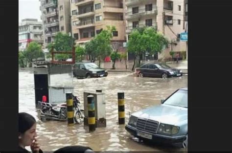 أمطار غزيرة في لبنان تغرق السيارات والشوارع فيديو الوطن