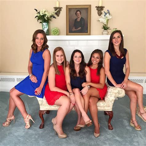 5 Classy Girls In Dresses Scrolller