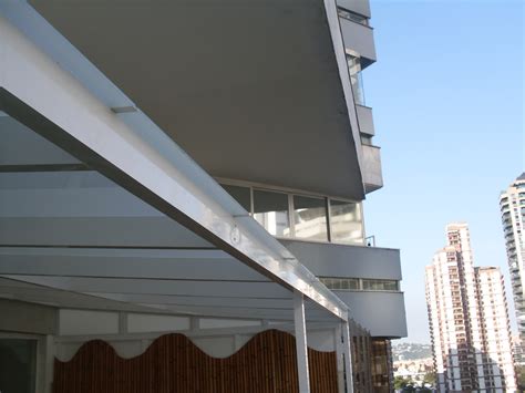 Enzo Vidraçaria e Serralheria Clarabóia em Vidro Laminado Opaco