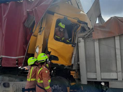 Un Fallecido En El Accidente Entre Dos Camiones En El Término De Riba