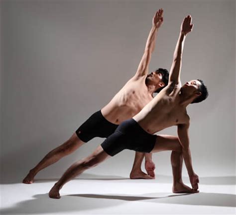ホットヨガスタジオ ビクラムヨガBIKRAM YOGA男性が通えるホットヨガ湿度が高すぎないホットスタジオでヨガ