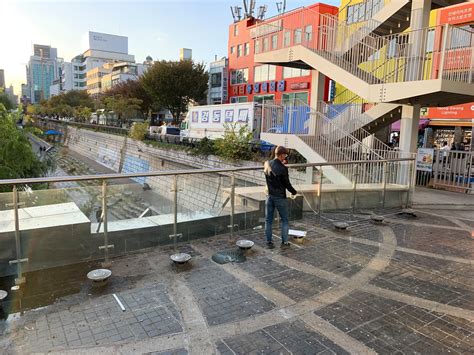 청계시소 2차 프로토타이핑 현장 진행을 목표로 조형물 고정을 위한 바닥 설계 비둘기똥을 묻혀가며