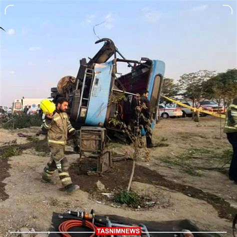 اولین تصاویر از واژگونی اتوبوس کارگران در اتوبان آزادگان تهران ۳۰ نفر