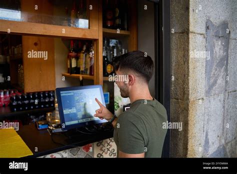 Touchscreen ordering hi-res stock photography and images - Alamy
