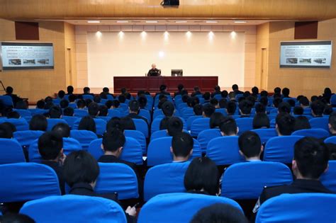 尚建荣书记为学生讲授“形势与政策教育”课 江苏警官学院