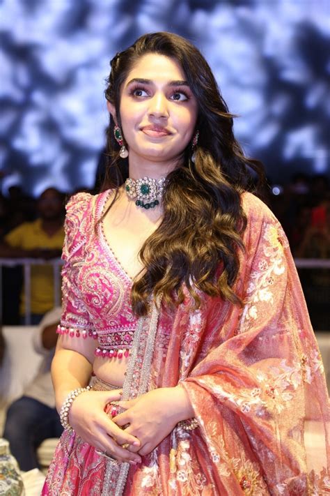 Kriti Shetty అందాల విందు సంప్రదాయ దుస్తుల్లో తరగని అందాలతో కృతిశెట్టి