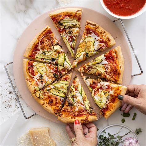 פיצה בסיסית של מאיה דרין מתכונים בכל מיני צבעים קהילת המתכונים והאוכל הגדולה בישראל