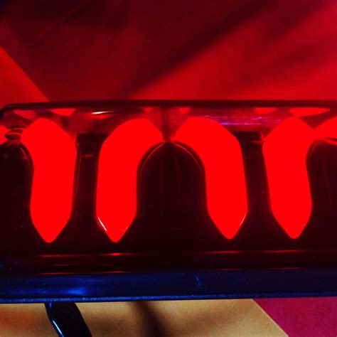 قیمت و خرید چراغ خطر عقب خودرو مدل Neon Ed مناسب برا ینیسان وانت مجموعه