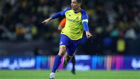 Шокиращо но факт Кристиано дебютира с капитанската лента на Ал Насър но не успя да се разпише