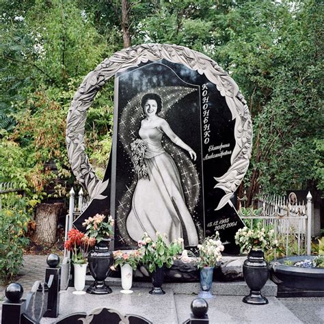 современные памятники6 Dark Images Cemetery Statues Cemetery Art