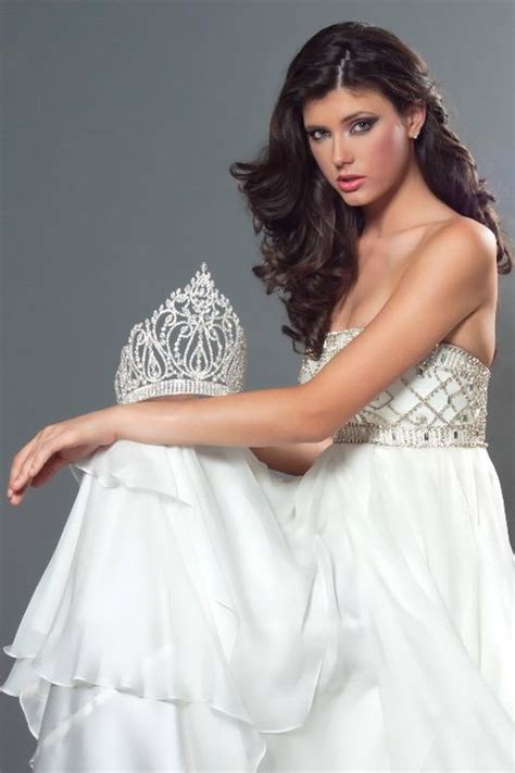 Miss Universe Romania 2010 Oana Paveluc 18