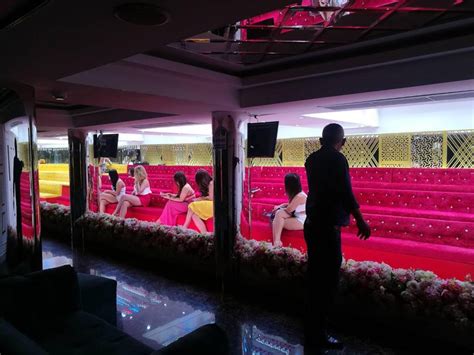 Pattaya Police Chief Praises Soapy Massage Cooperation But Posters Slam