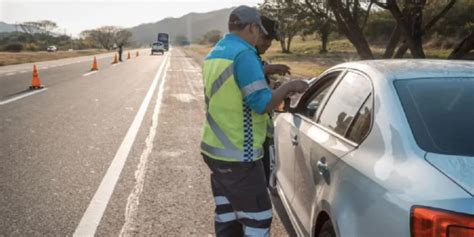 La Peligrosa Costumbre Argentina En El Auto Que Puede Costar Una Multa
