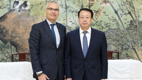 龚正市长会见英国赫力昂公司全球首席执行官推动大健康产业创新发展