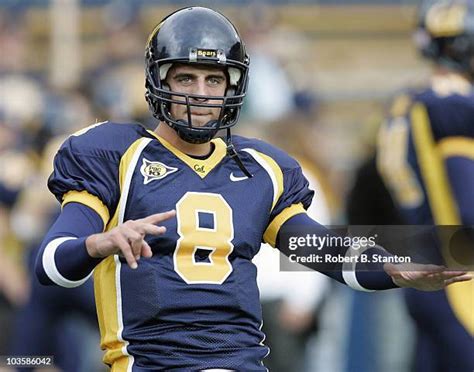 Aaron Rodgers Football Photos And Premium High Res Pictures Getty Images