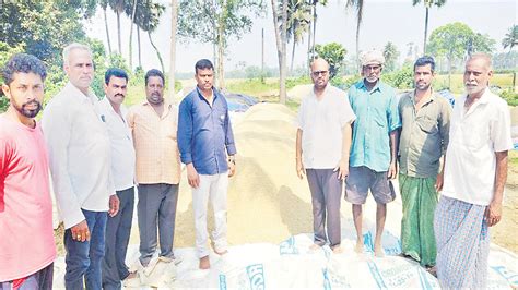 ప్రకటనలు తప్ప ధాన్యం కొనడంలేదు Pitapuram Ex Mla Varma Visit