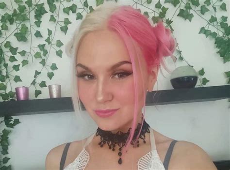25 Best Aesthetic Split Dyed Hair Ideas