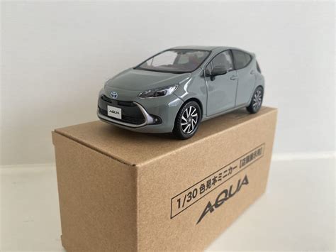 Yahooオークション 送料込み トヨタ 新型 アクア ミニカー 130 ア