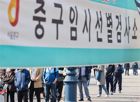 코로나19 신규 확진 이틀 연속 500명대소규모 유행 곳곳 발생