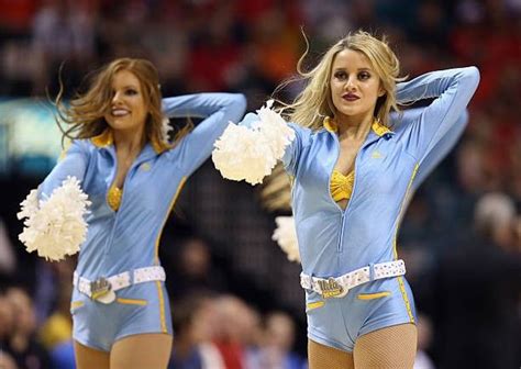 Pin De Usuario De Pinterest En 1 Ucla Cheerleaders Animo