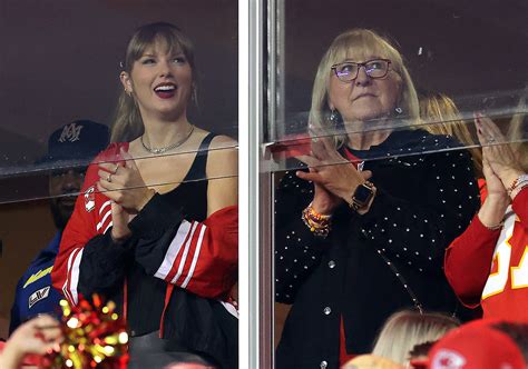 Taylor Swifts Kansas City Chiefs Game Day Outfits All The Looks [photos]