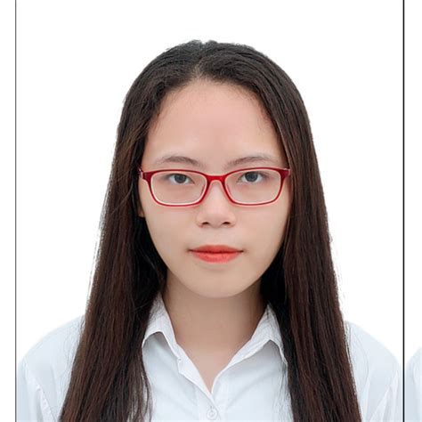 Giang Nguyen Market Researcher And Human Resource Staff Sang