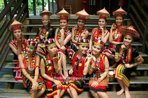 Pin By Aizatsofian On Sarawak Bidayuh Girl Borneo Traditional Costume