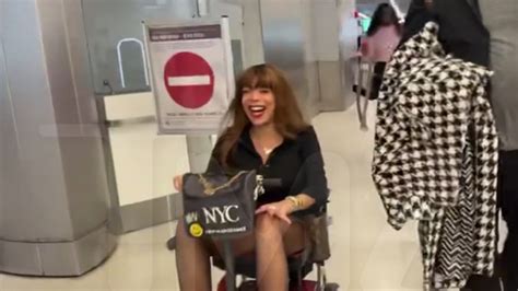 Wendy Williams Flashes Huge Smile At Florida Airport Amid Guardianship