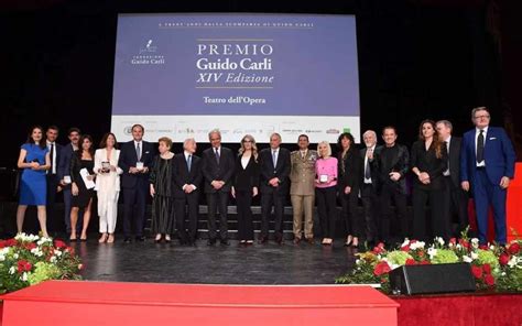 Matteo Lunelli Simbolo Delleccellenza Italiana Vincitore Del Premio