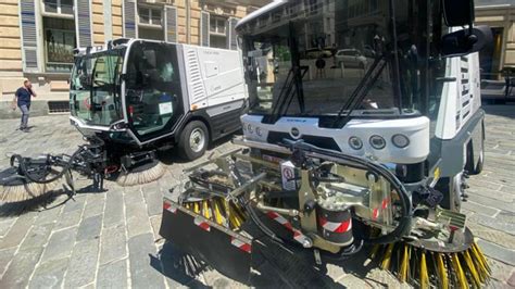 Genova Presentati 45 Nuovi Mezzi Elettrici Di Amiu Il Secolo Xix