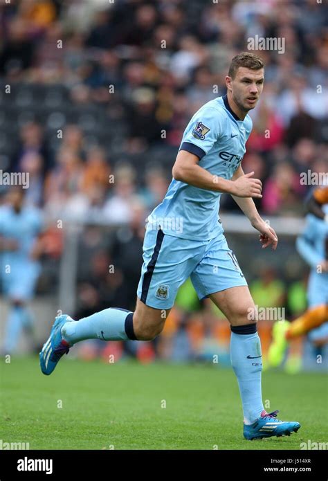 Edin Dzeko Manchester City Fc Manchester City Fc Kc Stadium Hull