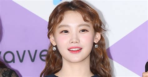 김수민 아나 상큼한 양손하트~ 포토엔hd