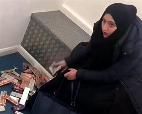 بالاترین این زن مسلمان محجبه در حال دزدی در لندن، ولی حجابشو حفظ کرده ویدئو