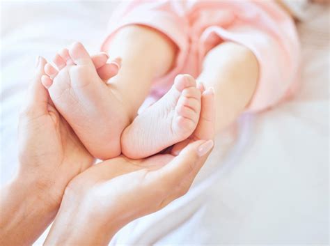Porady jak prawidłowo położyć dziecko na brzuchu Świat Maluszka