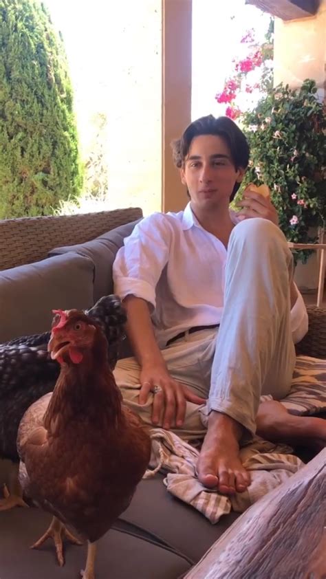 Lino Faciolis Feet