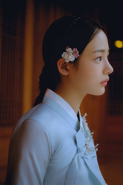 [화보]한복 입고 댕기 머리 한 뉴진스의 추석 인사