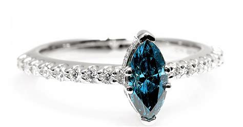 Anillo De Compromiso De Oro Con Diamantes Azules Y Talla Marquesa I1050dbmadi