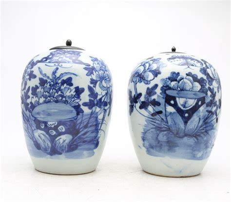 Dos jarrones chinos en porcelana azul y blanca de las primeras décadas del siglo XX Cerámica y