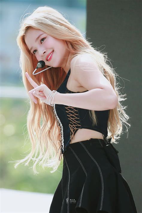 220917 Momoland Nancy Kpopping
