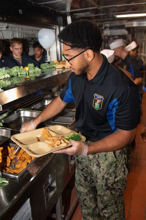 Dvids Images Uss Essex In Port Operations Image 19 Of 20