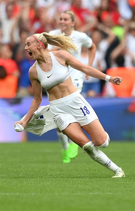 Chloe Kelly S Nike Sports Bra Has Sent Searches Soaring