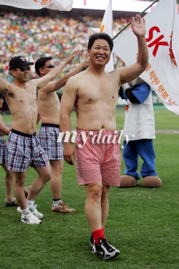 [md포토] 팬티만 입은 이만수 여름에 시원하고 좋습니다