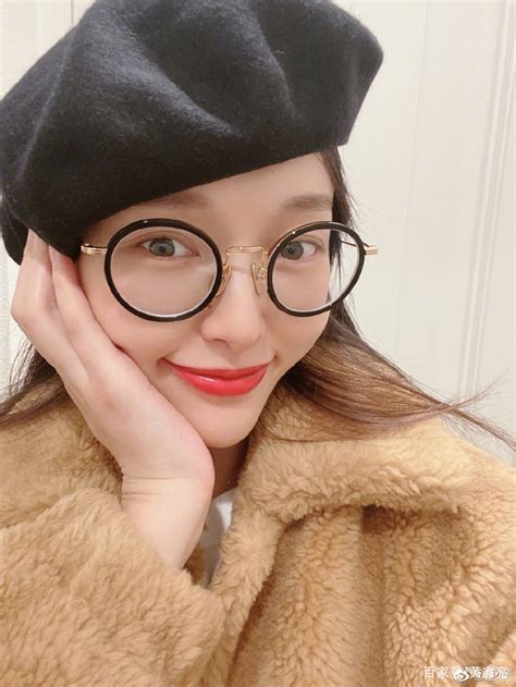 孕妈唐嫣新年第一天晒自拍，既潮又美状态太棒了百科ta说